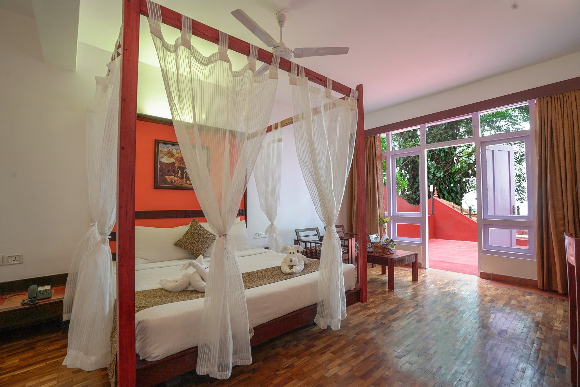 Top 10 Hotels in Munnar Kerala, Munnar hotels rooms for stay